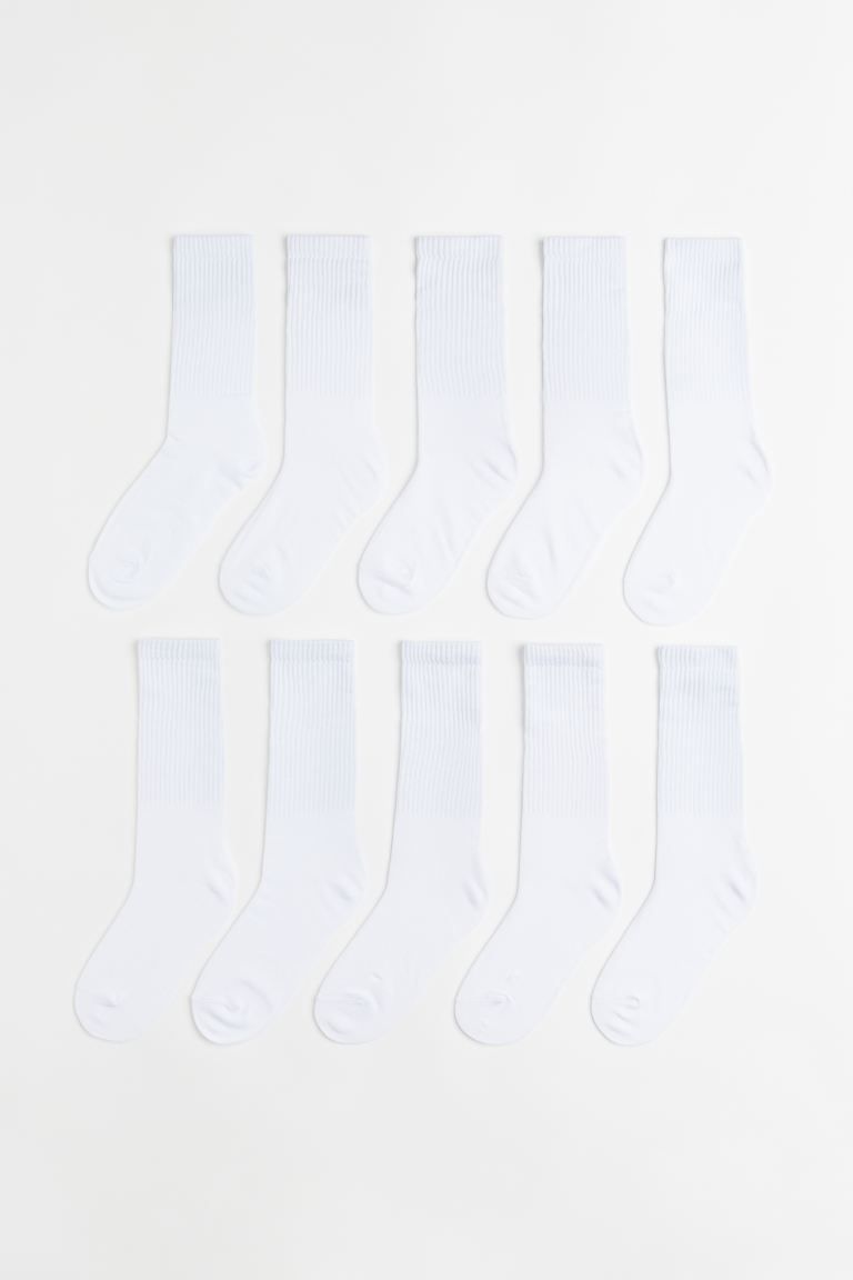 See the $9 Tall-Sock Trend, From Bella Hadid to Rosalía | Who What Wear