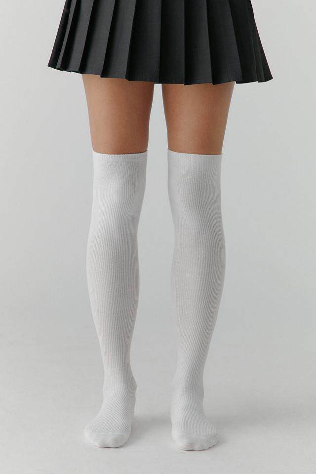 See the $9 Tall-Sock Trend, From Bella Hadid to Rosalía | Who What Wear