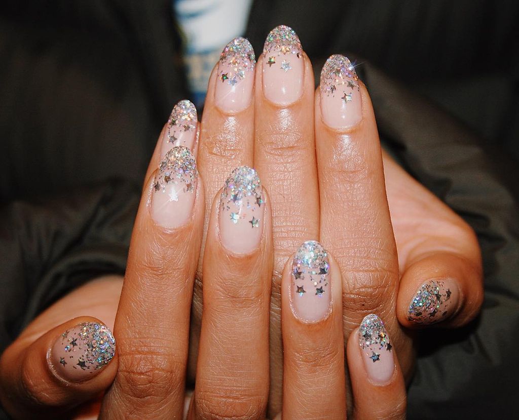 How to Re-Create Taylor Swift's Midnight Manicure | Who What Wear