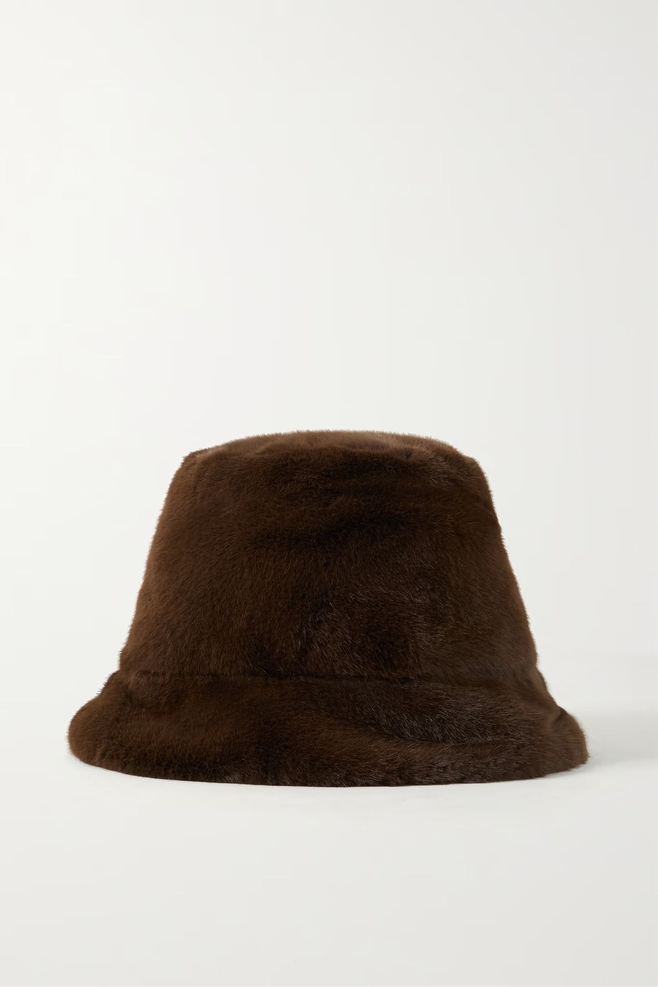 6 Winter Hat Trends We'll See Everywhere in 2022 | Who What Wear