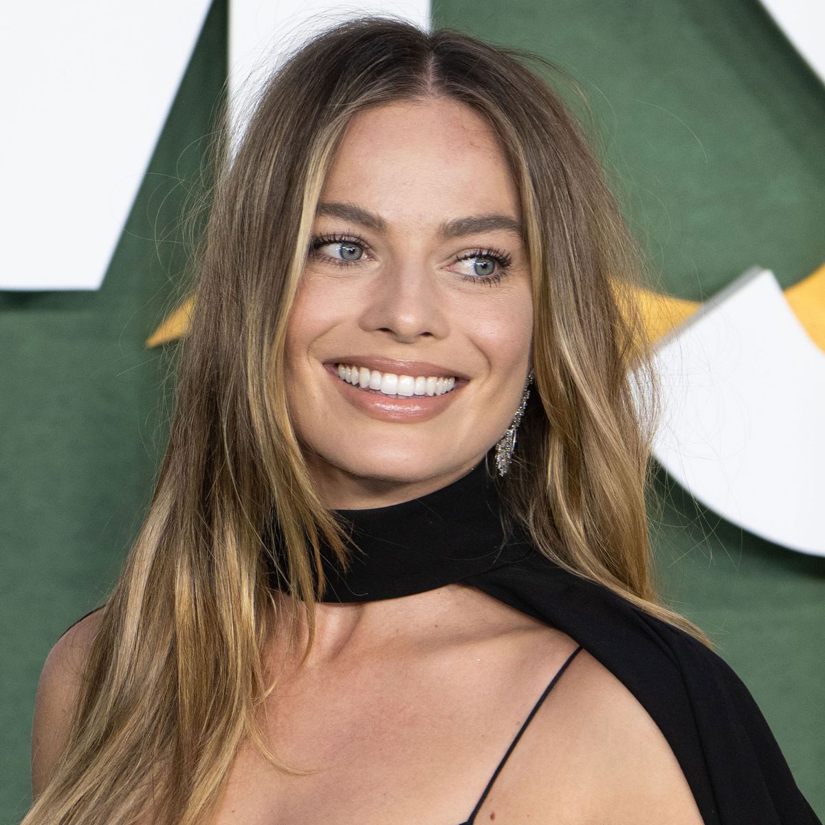 Margot Robbie Just Made Platform Loafers Red Carpet Approved | Who What ...