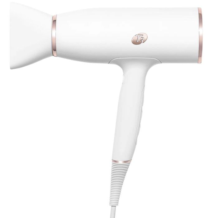 The Flipped-Ends Hairstyle Is Back—Here's How to Achieve It | Who What Wear