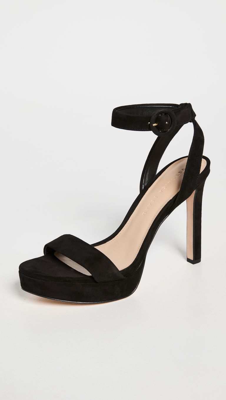 Margot Robbie Remixes the Matrix Look With Stiletto Sandals | Who What Wear