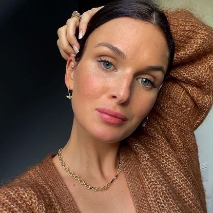 This Tool Helps Alleviate My Jaw Pain and Tension | Who What Wear