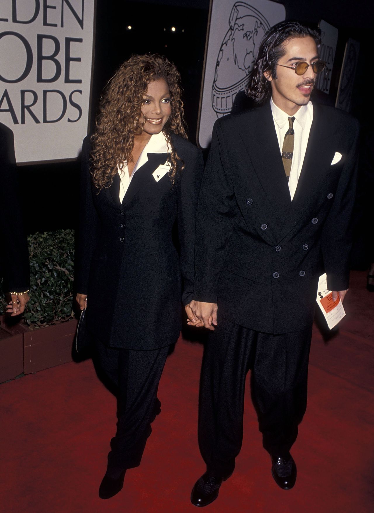 The Most Iconic '90s Looks From the Golden Globes | Who What Wear