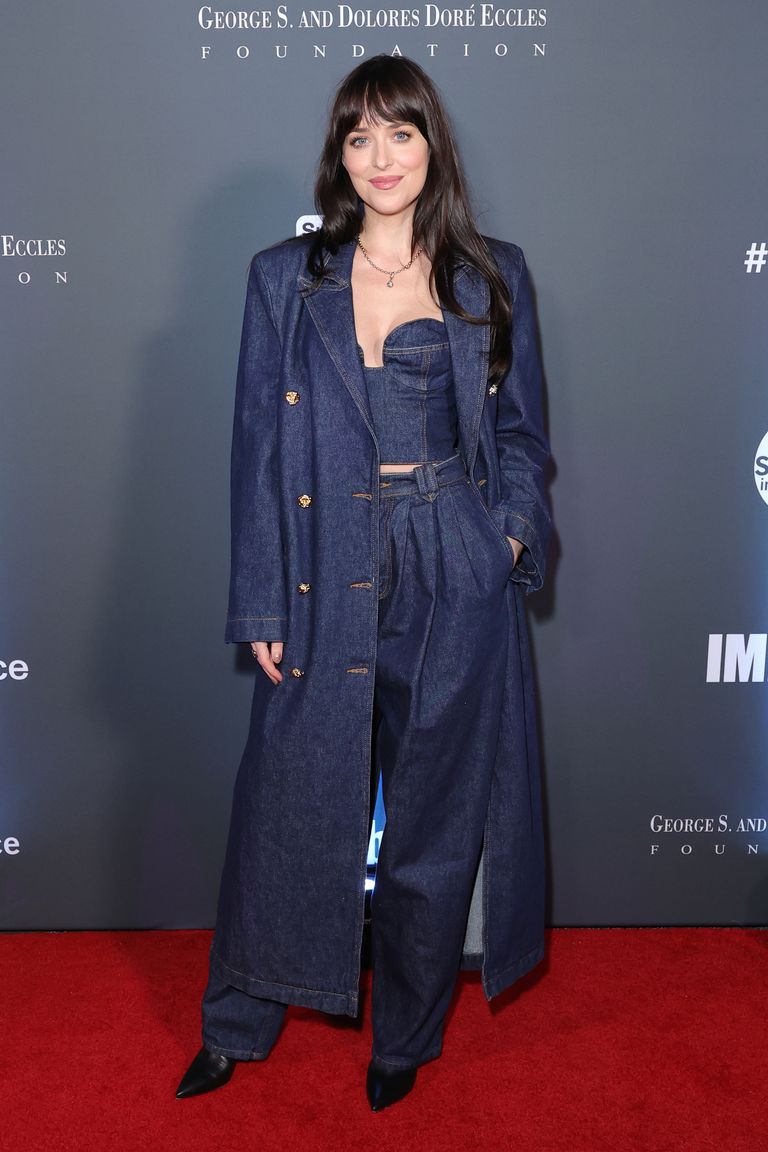 12 Celebrity Baggy-Jeans Outfit Ideas | Who What Wear