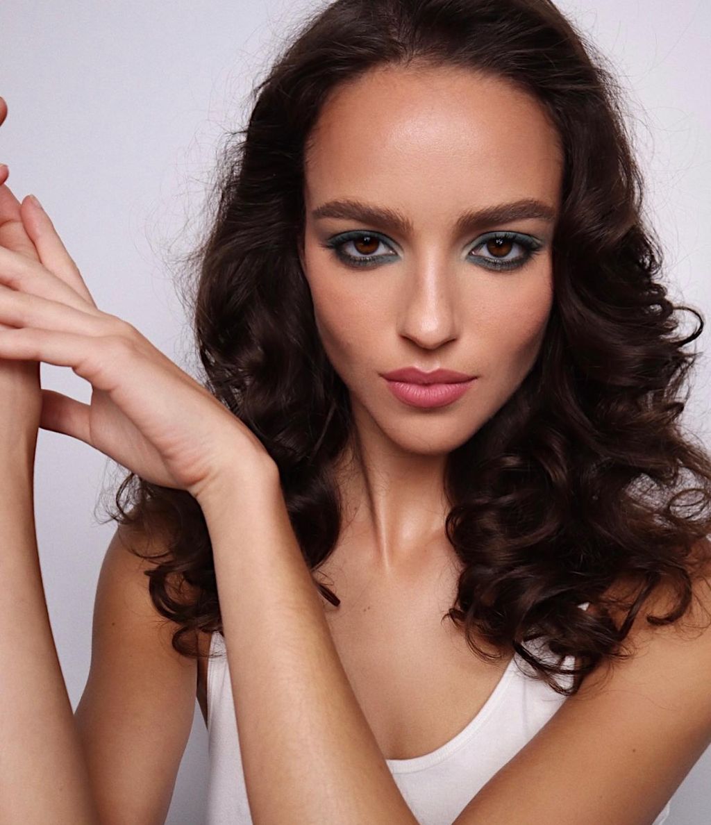 The 10 Best Concealer Brushes, According to Makeup Artists | Who What Wear