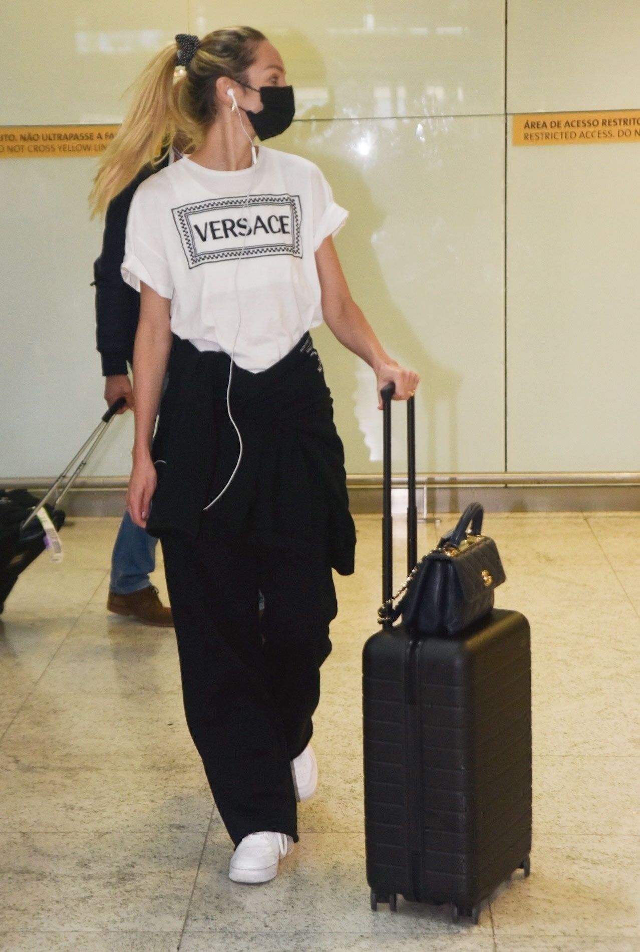 Candice Swanepoel's Airport Outfit Screams Fashion Girl | Who What Wear