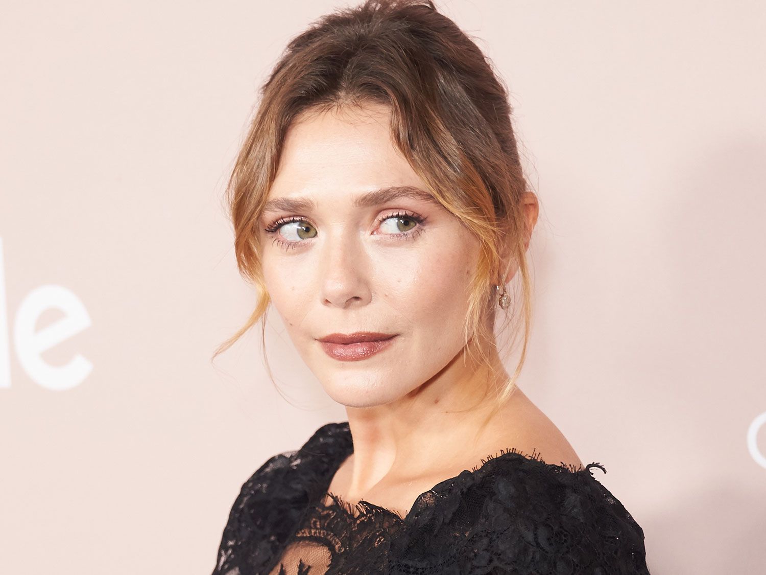 Elizabeth Olsen Styled Leggings Just Like Her Sisters Would | Who What Wear