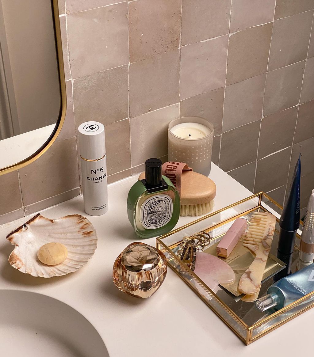 Read Me If You Want to Learn How to Layer Your Fragrances | Who What Wear