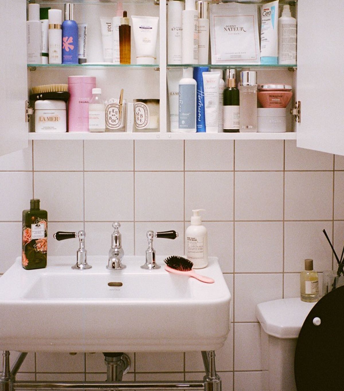 Read Me If You Want to Learn How to Layer Your Fragrances | Who What Wear