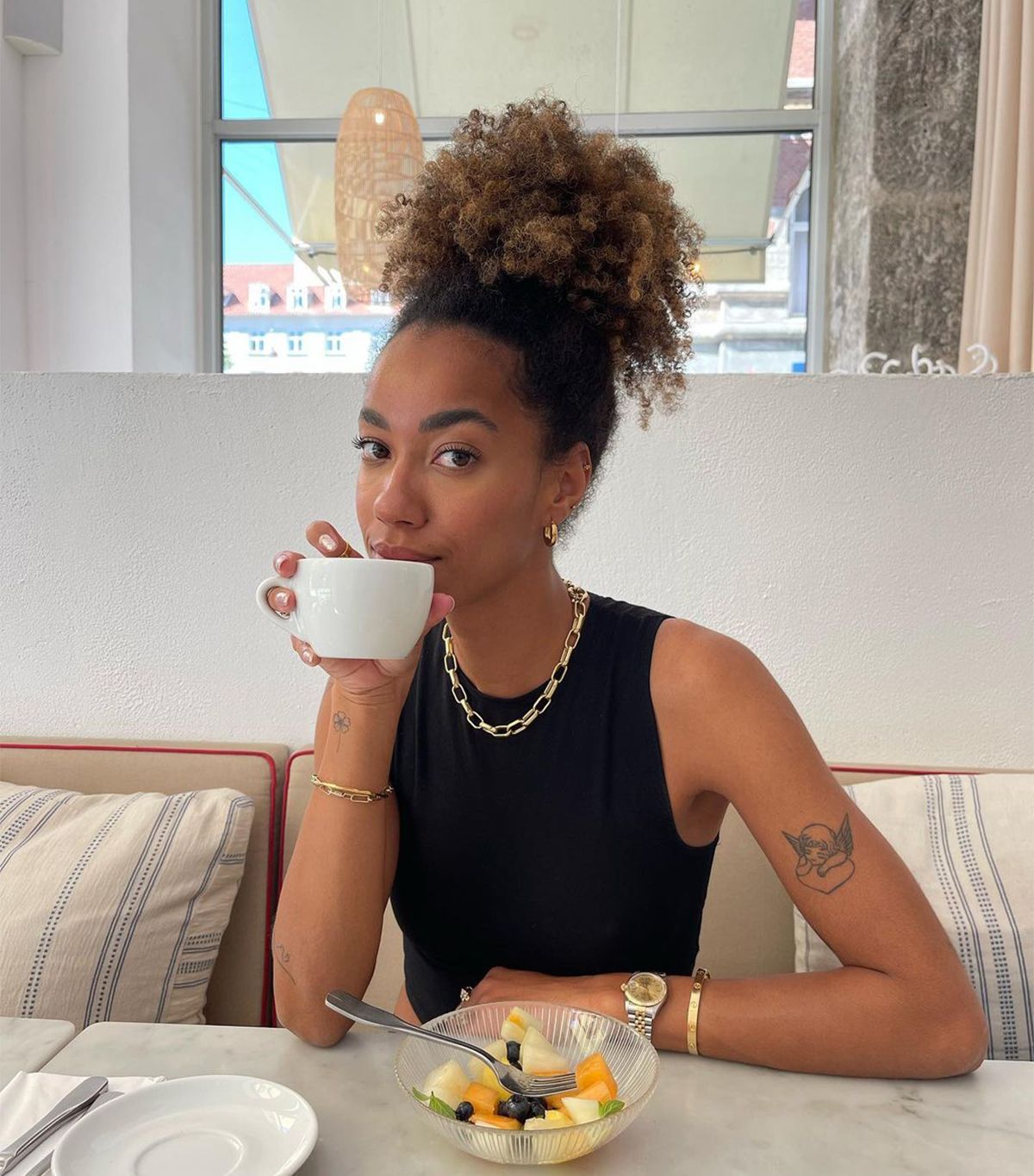 5 Expert Tips for How to Layer Perfume the Right Way | Who What Wear