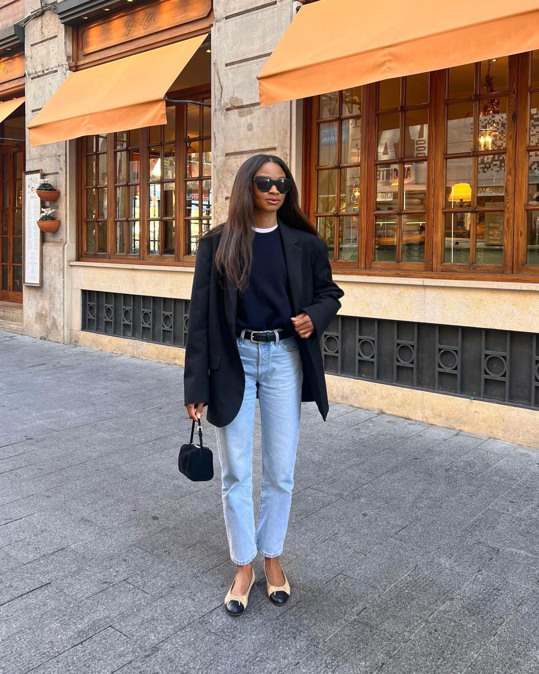 7 Jeans and Flat Shoe Outfits to Try In Spring 2025 | Who What Wear