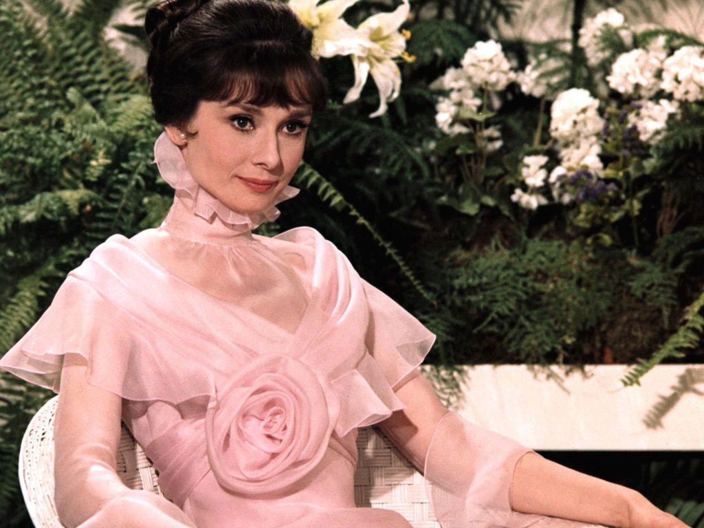 Tracing the Fashion History of the Rosette Trend | Who What Wear