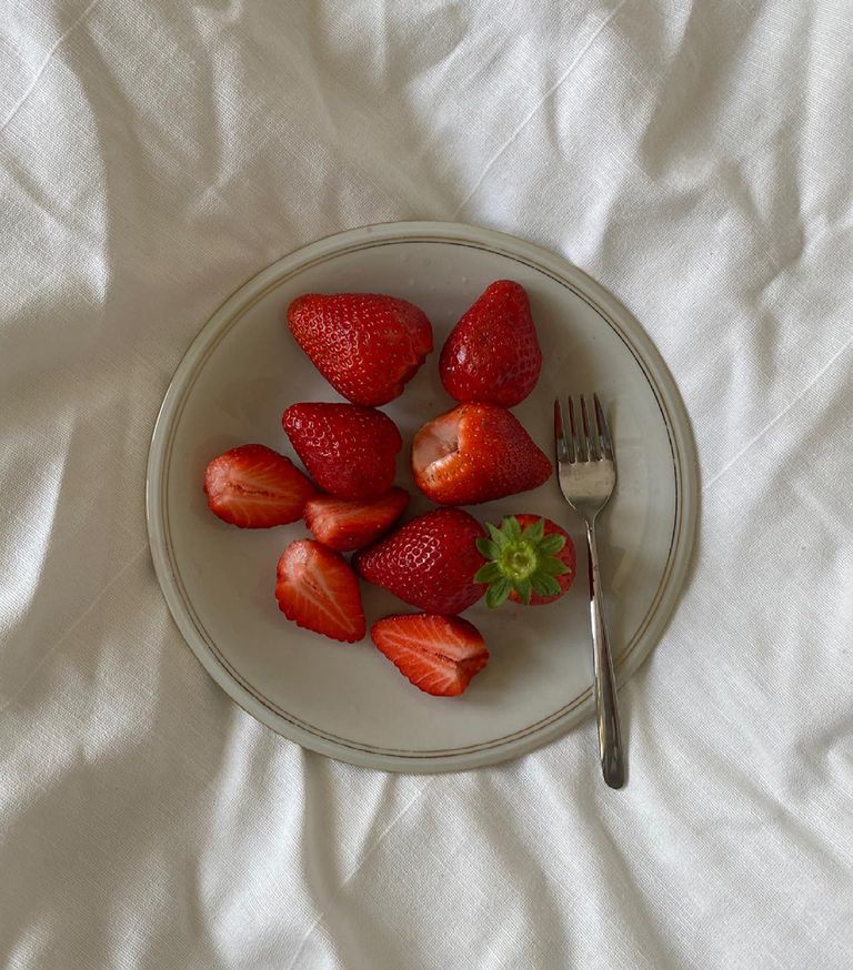 The 10 Best Strawberry Perfumes As Told By Beauty Editors | Who What Wear