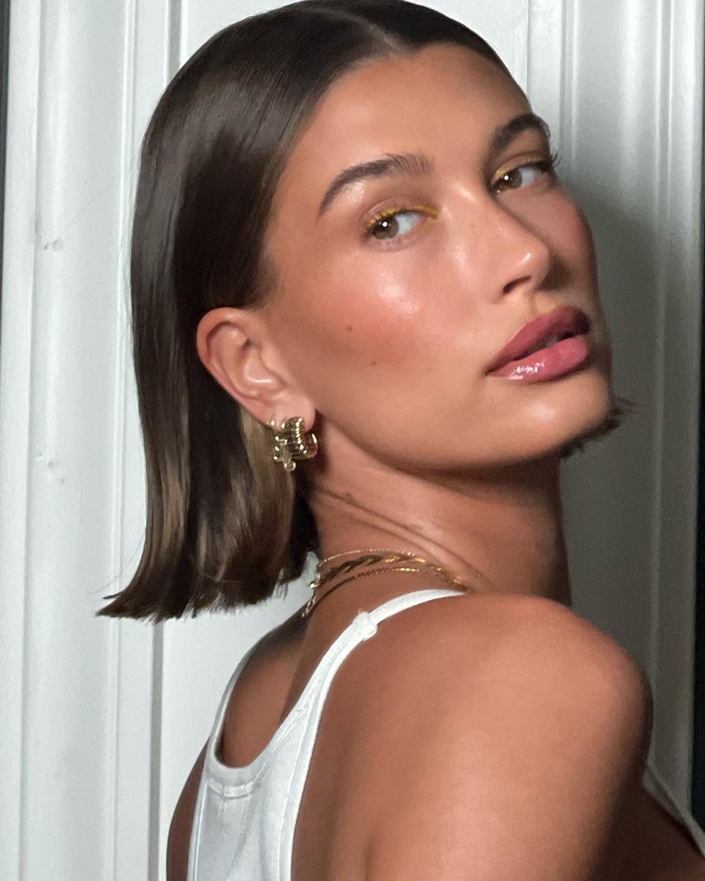 Every Beauty Product on Hailey Bieber's Face at Coachella | Who What Wear