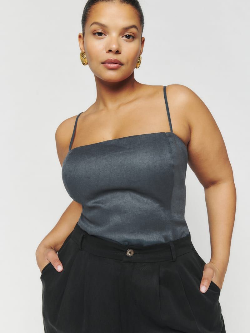 The Best Tops to Wear With Baggy Jeans | Who What Wear