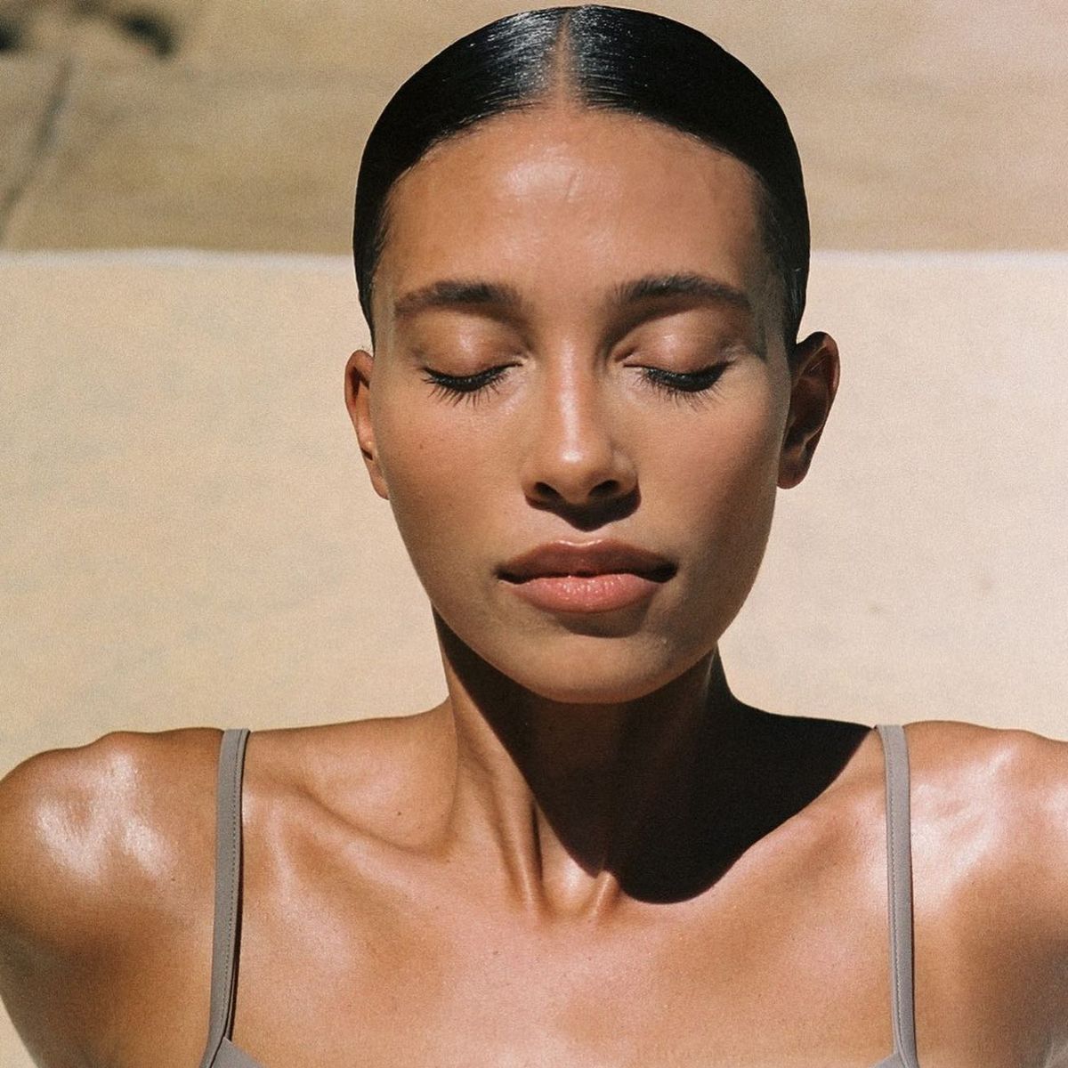 How to Remove Self-Tanner, According to a Tanning Expert | Who What Wear