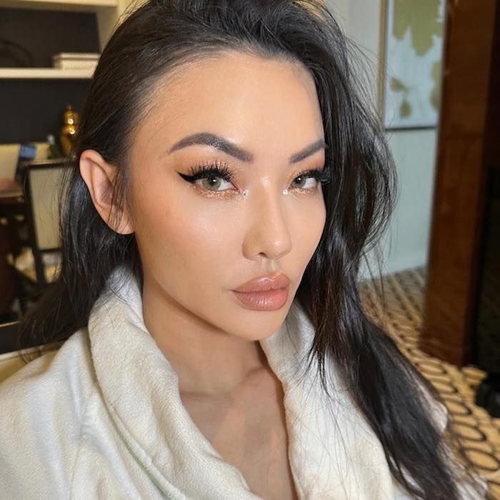 How to Incorporate Color Analysis Into Your Makeup Routine | Who What Wear