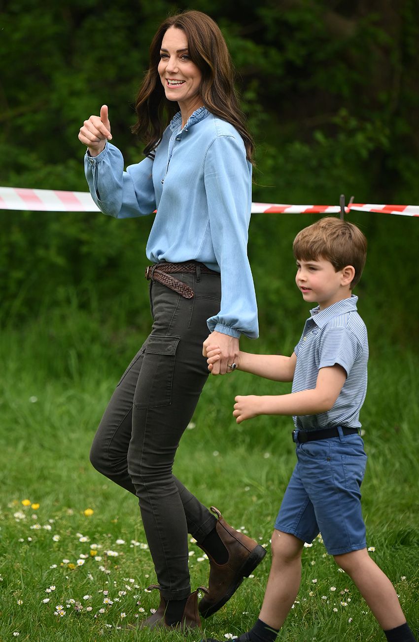 Kate Middleton Wore Skinny Cargo Jeans to an Outdoor Event | Who What ...