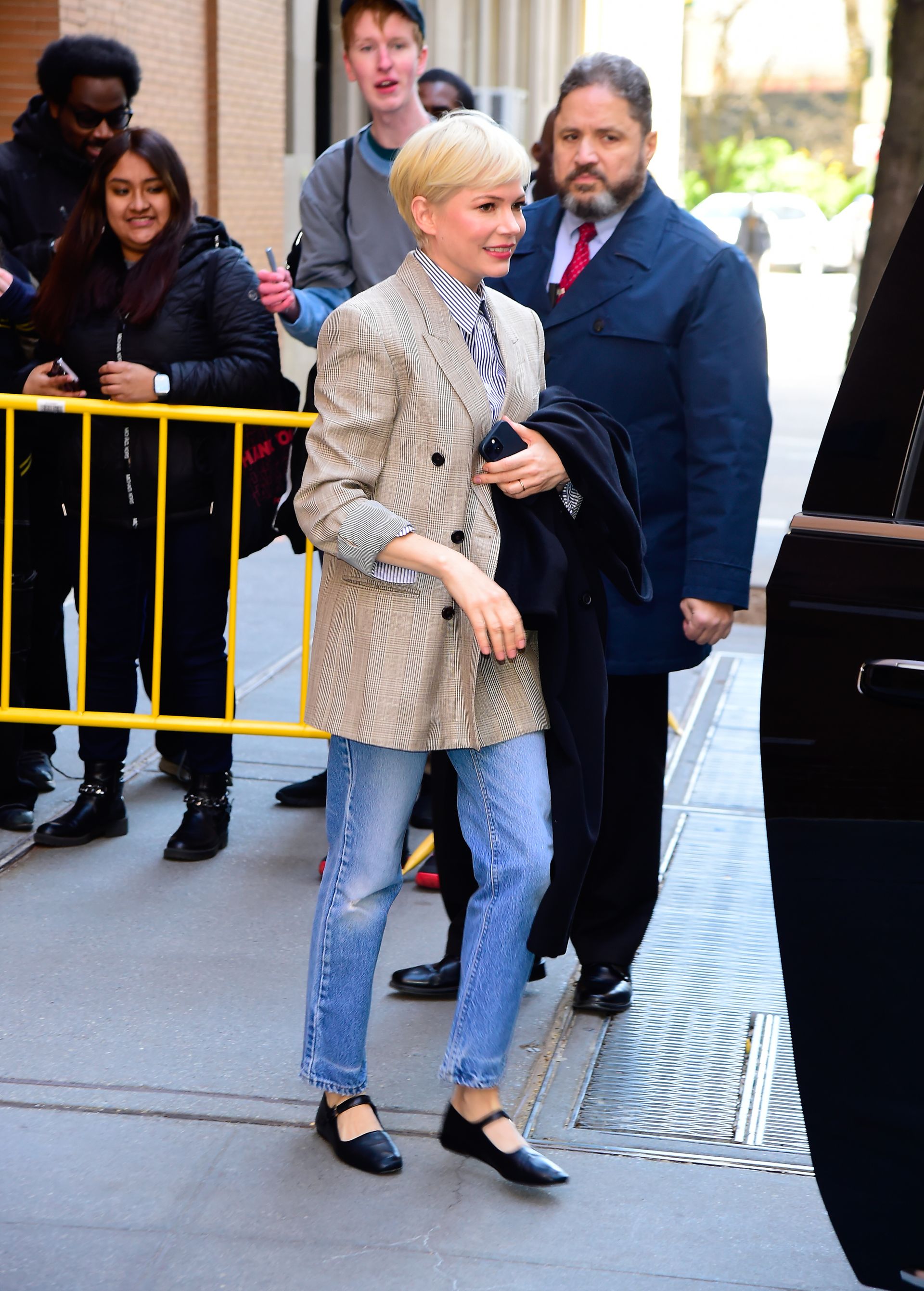 6 Cool Jeans-and-Flats Outfits Celebs Are Wearing Right Now | Who What Wear