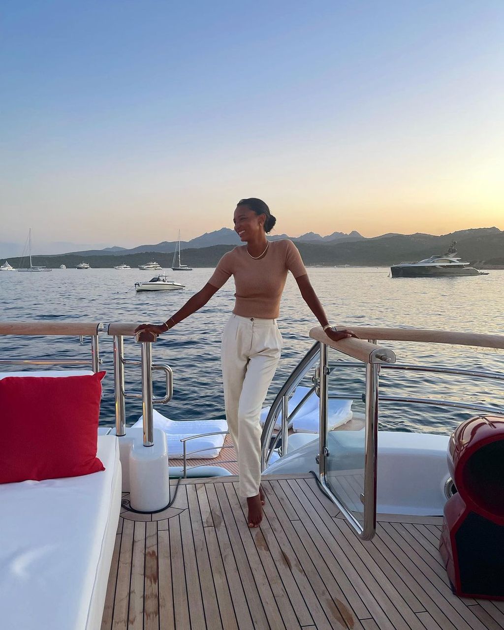 The Baby Tee Trend Is Currently Taking Over TikTok | Who What Wear