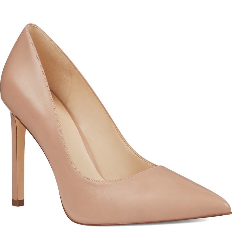 Margot Robbie Wore This Classic Heel Trend on the Red Carpet | Who What ...