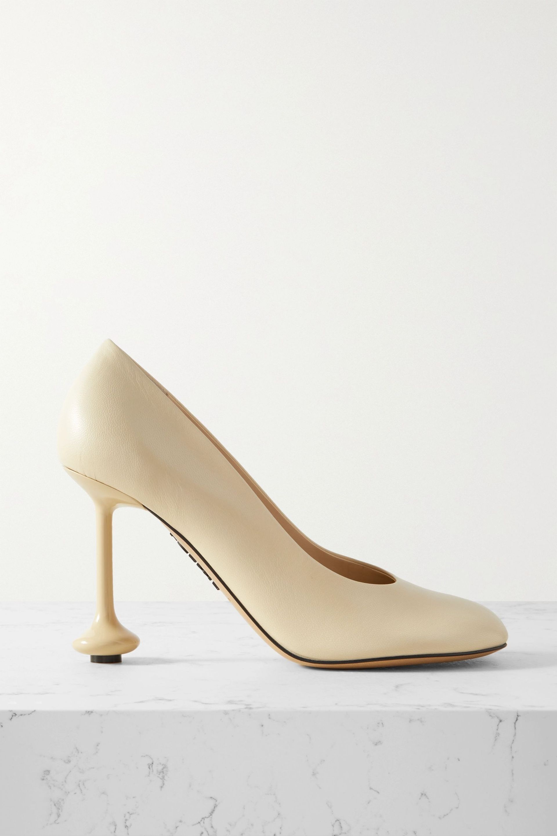 Margot Robbie Wore This Classic Heel Trend on the Red Carpet | Who What ...