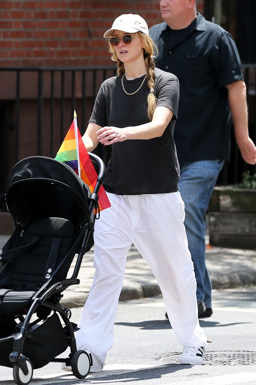 The $50 Hat Jennifer Lawrence Has Been Wearing All Over NYC | Who What Wear