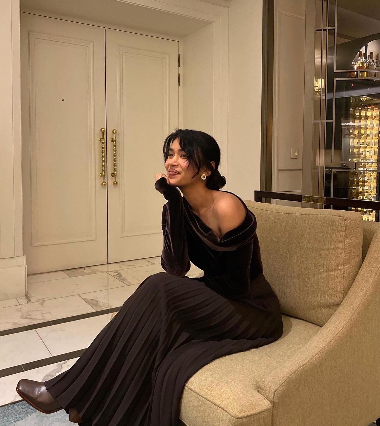 17 Quick and Easy Updos for Low Maintenance Days | Who What Wear