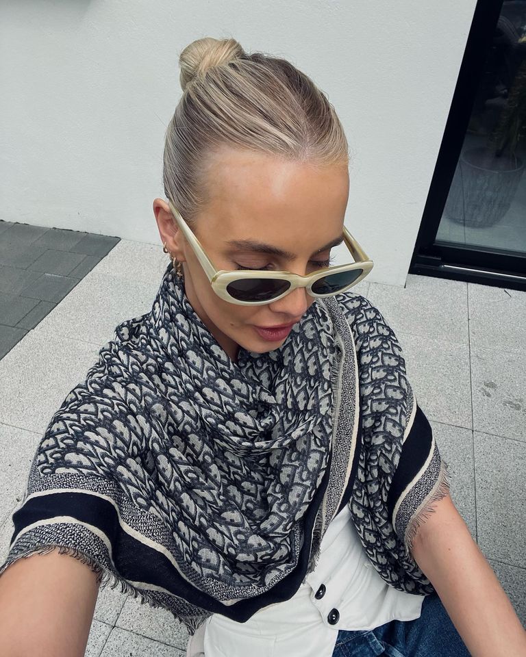 17 Quick and Easy Updos for Low Maintenance Days | Who What Wear