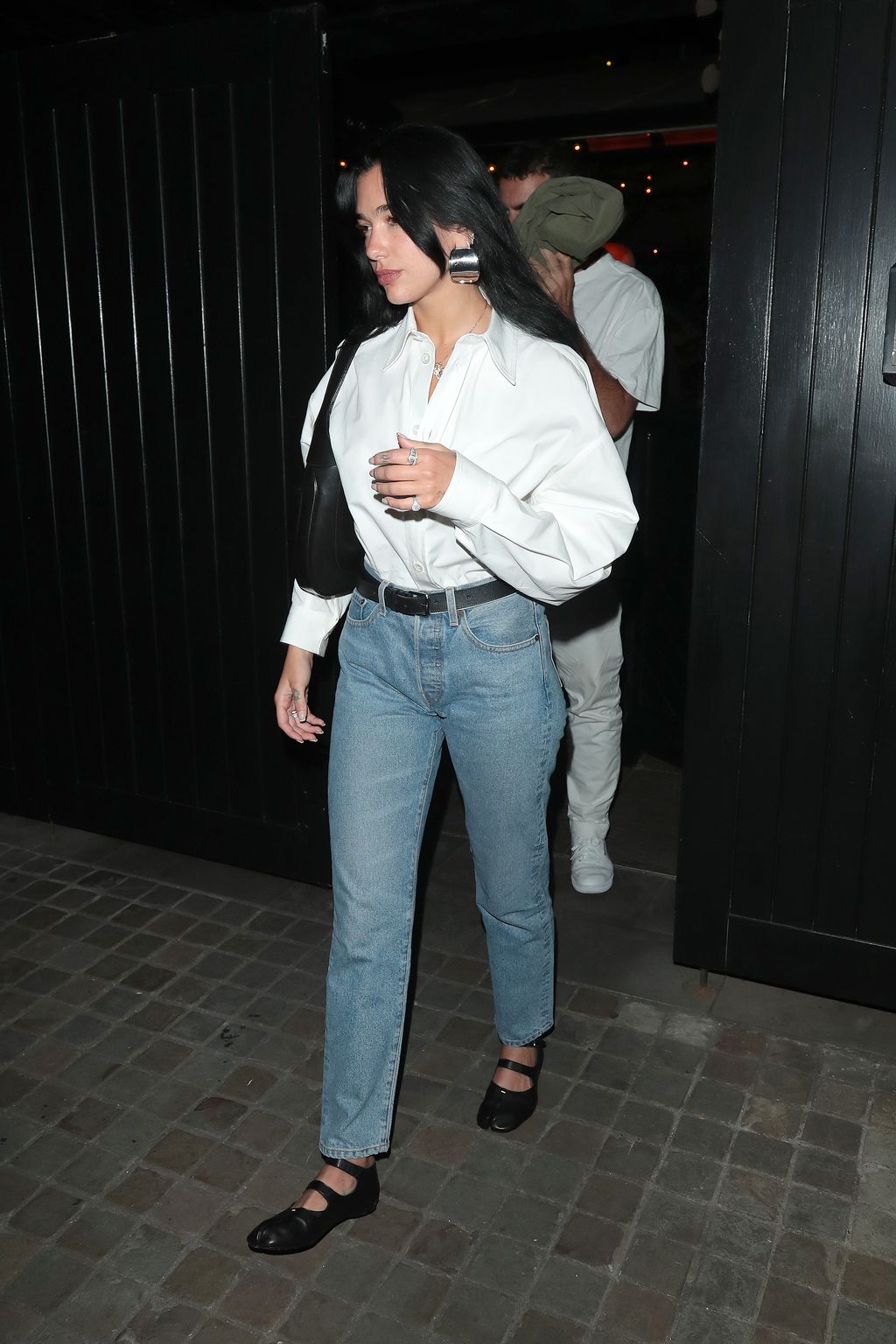 Dua Lipa Just Wore the Perfect Summer-to-Autumn Jeans Outfit | Who What ...