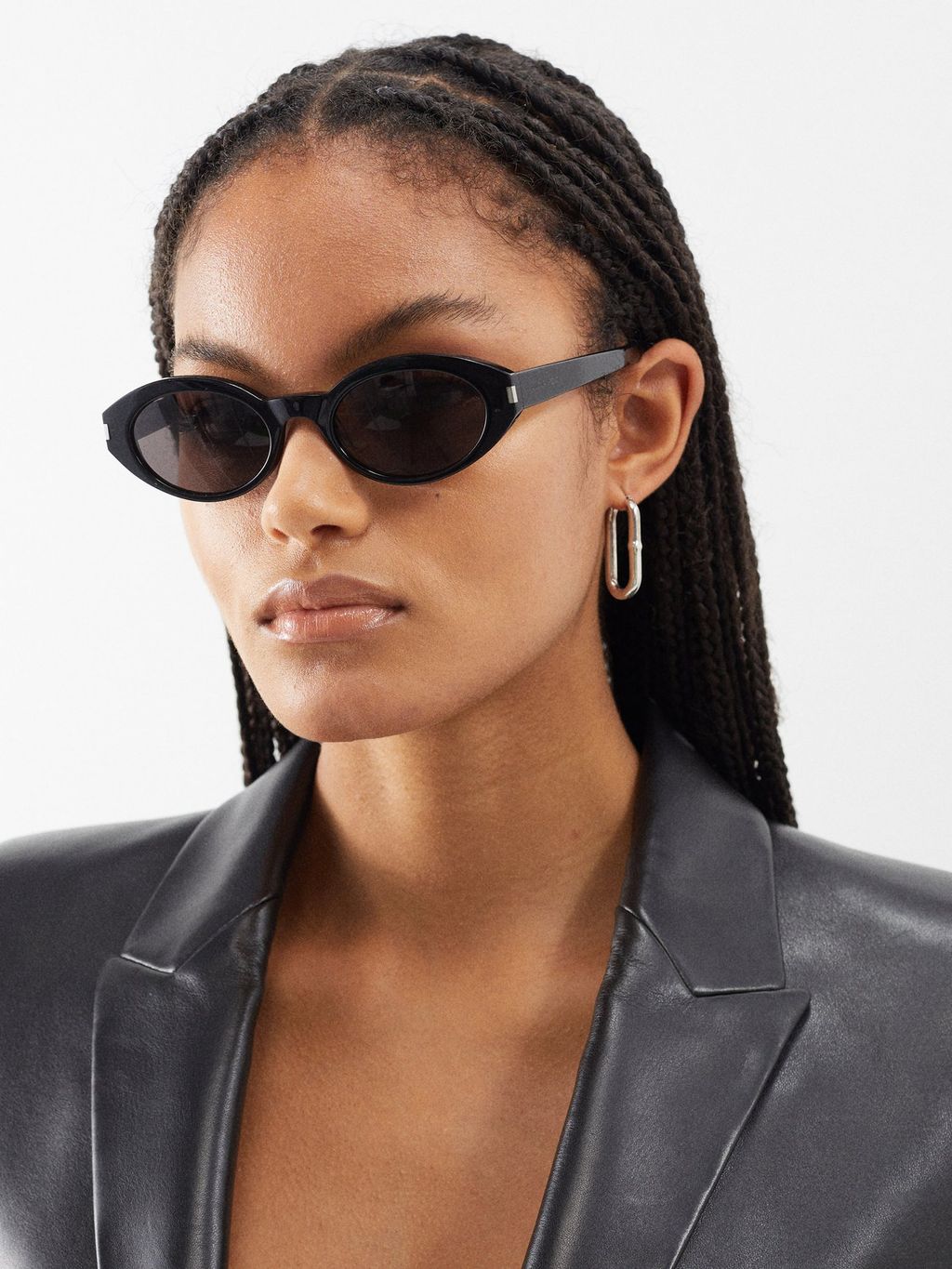 Shop the Oval Sunglass Trend With Pairs From $11 to $517 | Who What Wear