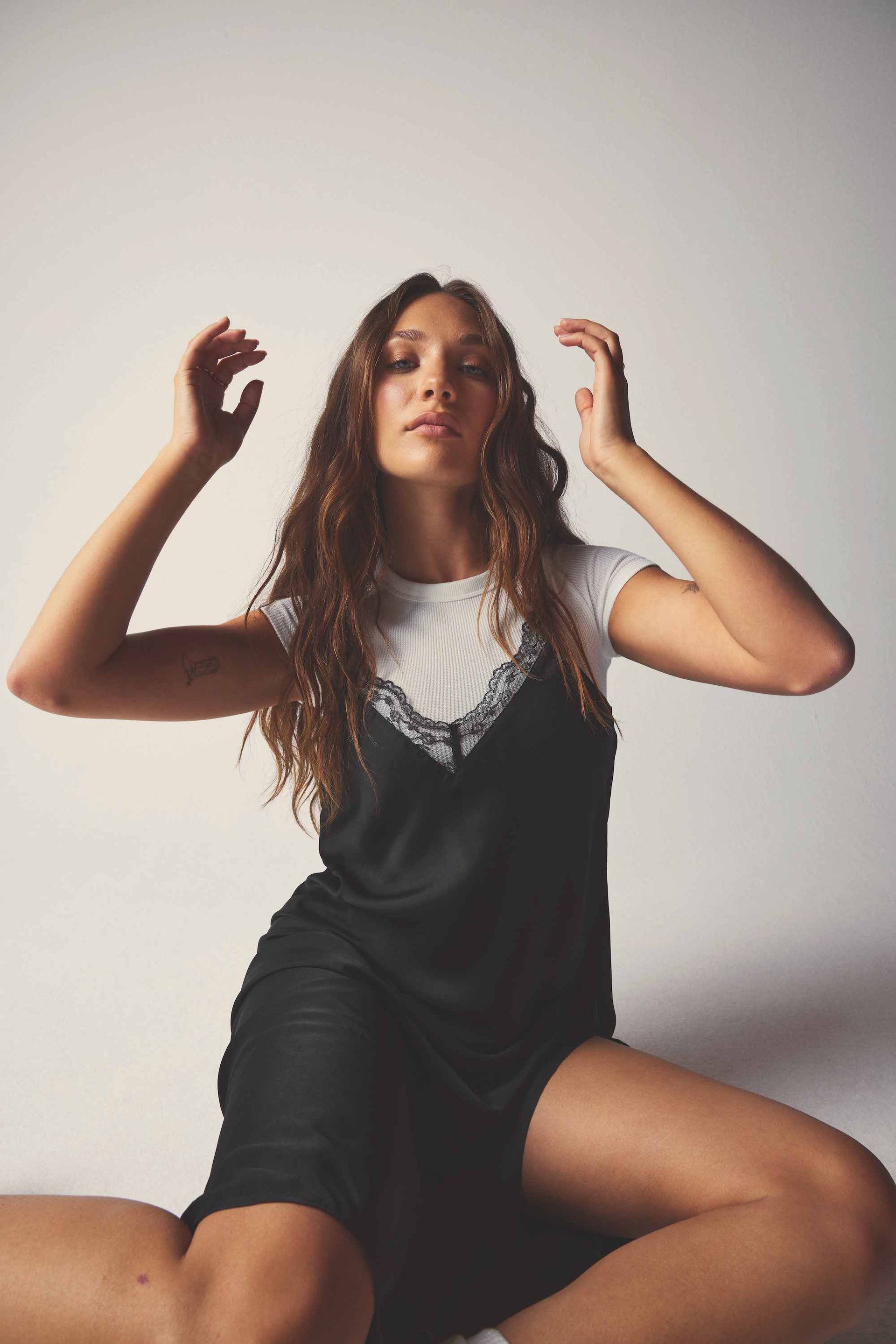 Maddie and Kenzie Ziegler Know the Best Gen Z Staples | Who What Wear