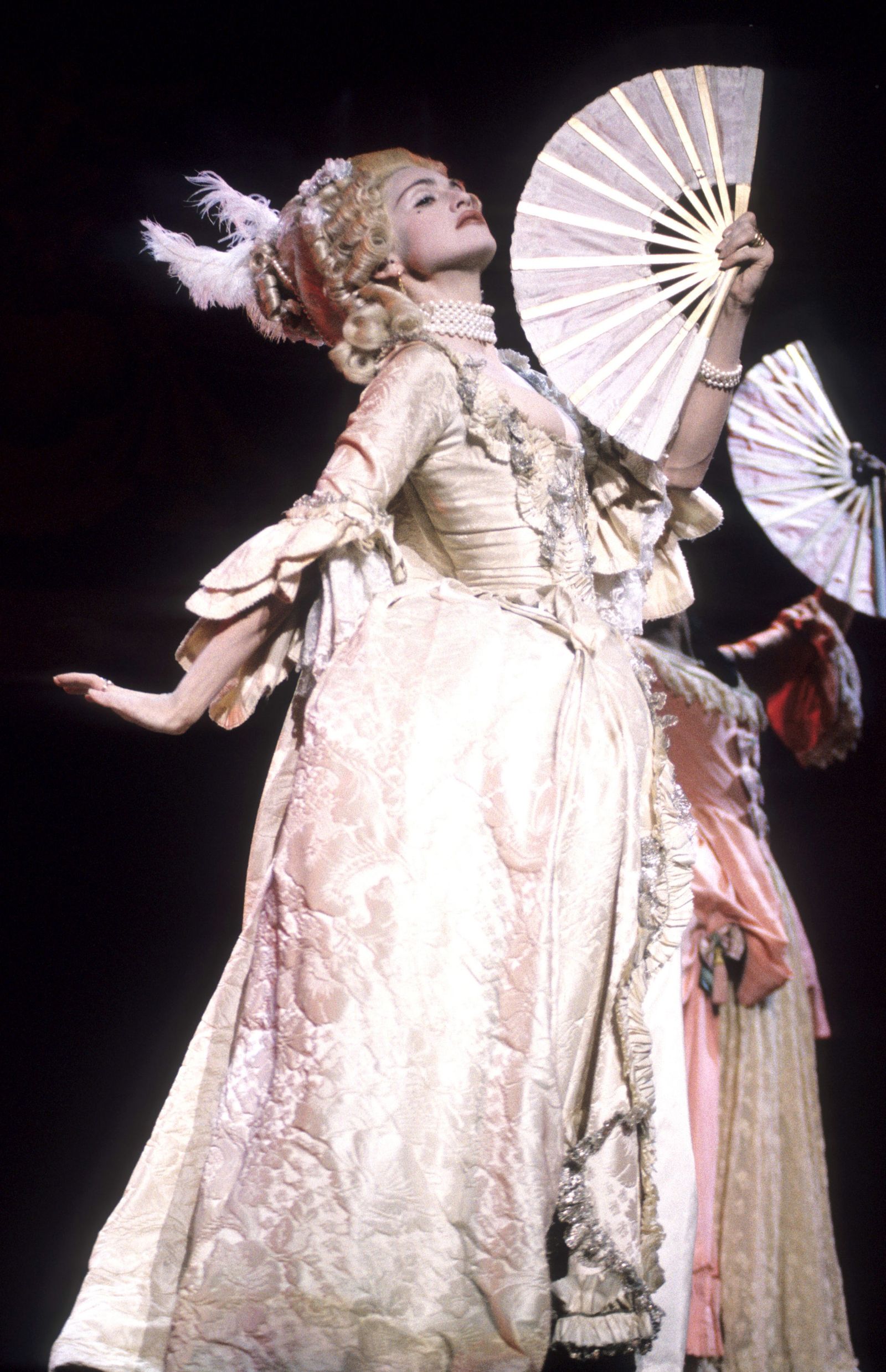 The Most Iconic '90s Outfits in VMAs History | Who What Wear