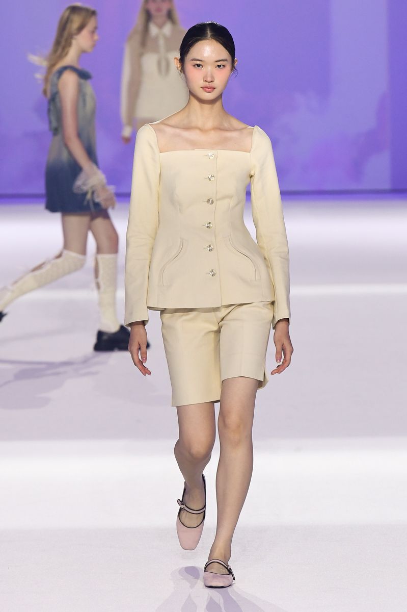 7 Seoul Fashion Week Runway Trends That Define Cool Style | Who What Wear