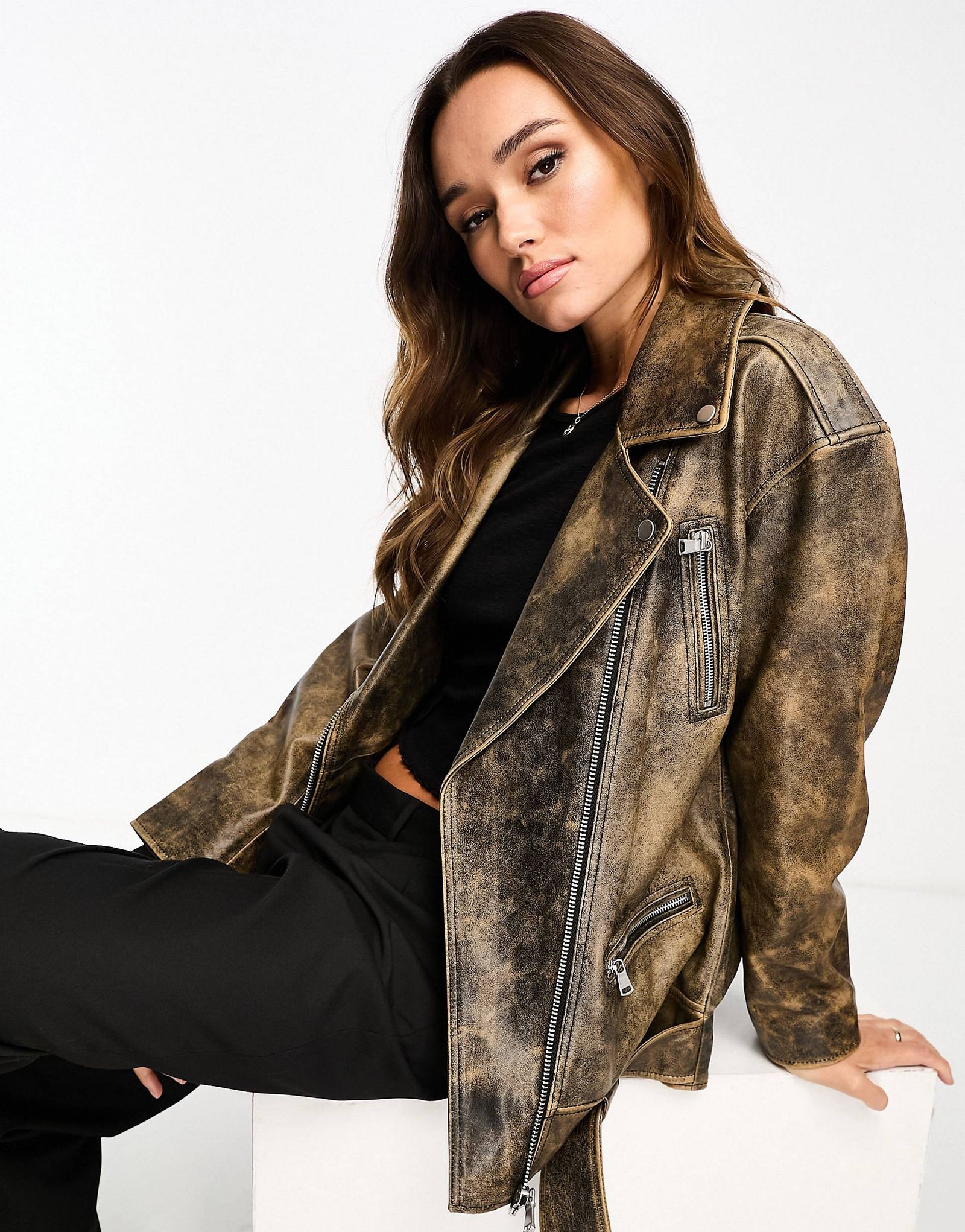 11 Cool Outfit Ideas With Distressed Brown Leather Jackets | Who What Wear