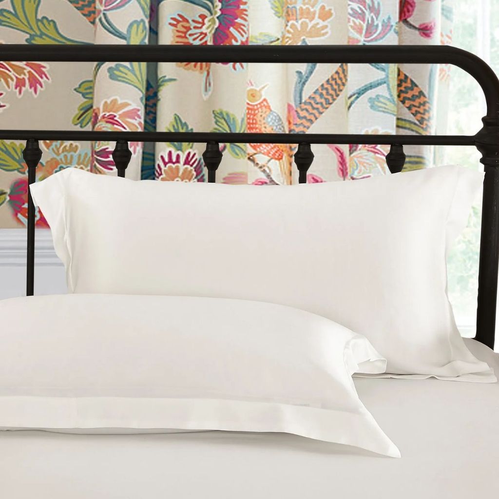 The 13 Best Silk Pillowcases for Healthy Skin and Hair | Who What Wear