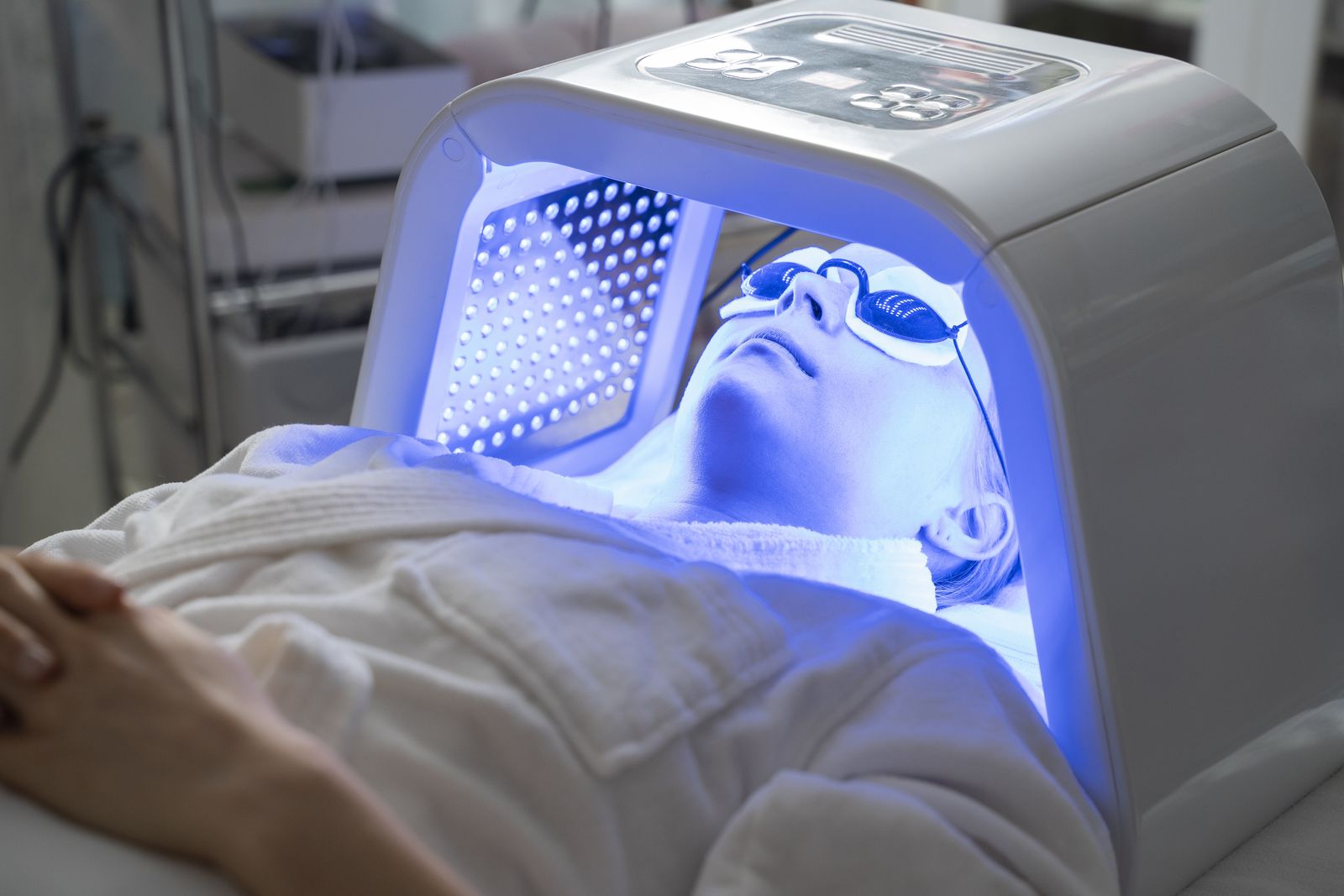 Light Therapy Devices Are Like Cortisone Shots for Acne | Who What Wear