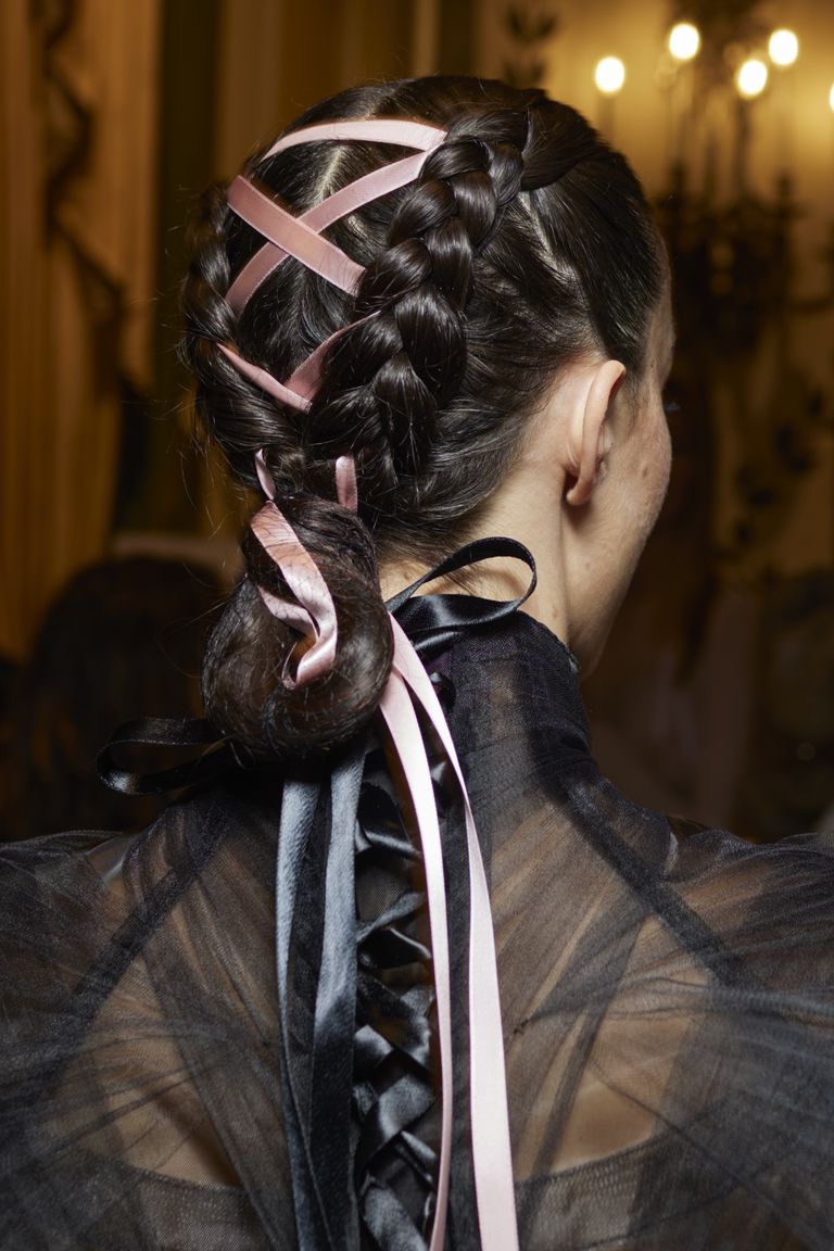Bows Will Be One of 2024's Biggest Hair Trends | Who What Wear