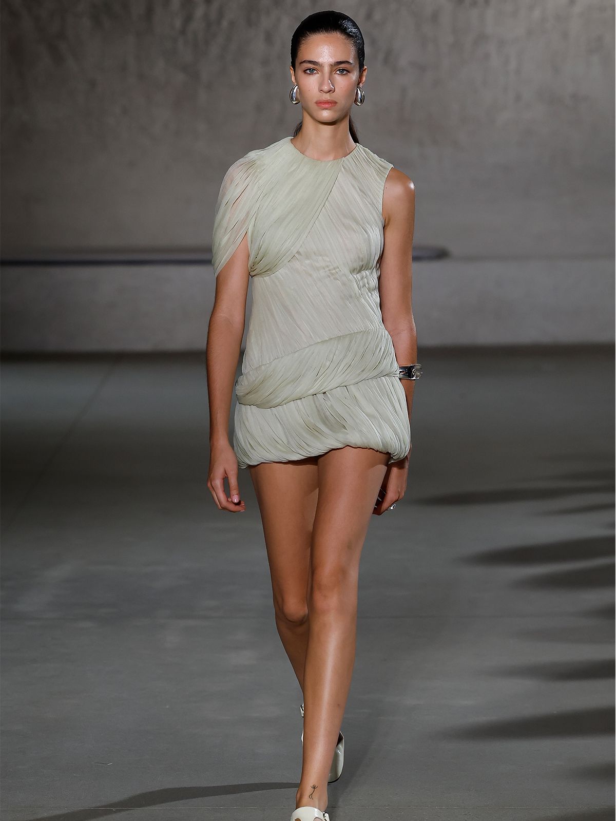 How to Dress Like a Greek Statue, According to Runways | Who What Wear