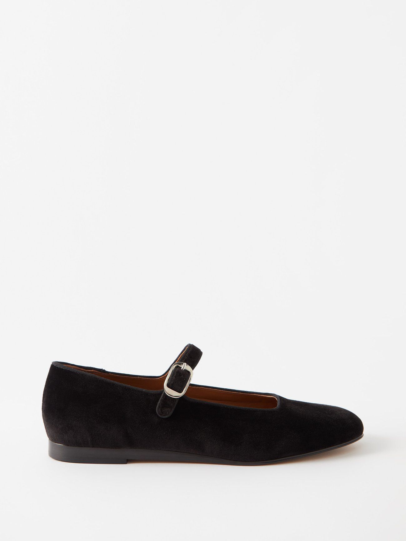 6 Winter Flat Shoe Outfits We've Saved On Instagram | Who What Wear