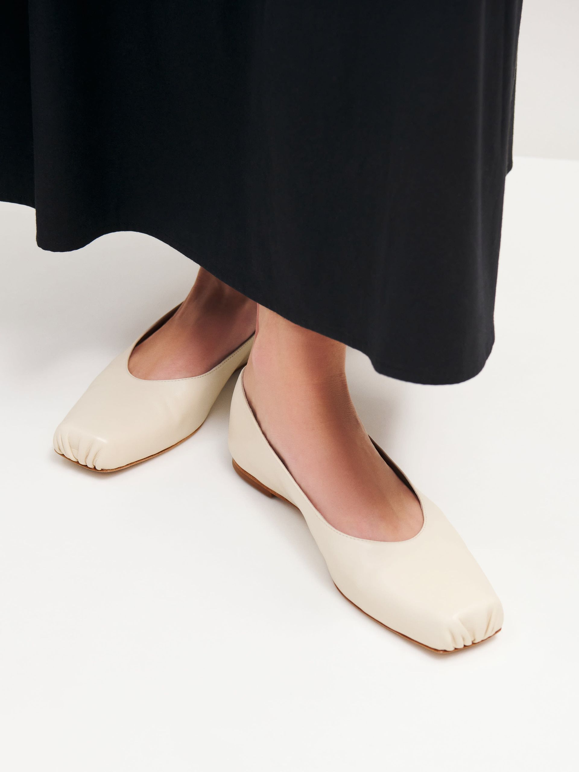 Jennifer Lawrence Wore a Ballet Flats Outfit for Date Night | Who What Wear