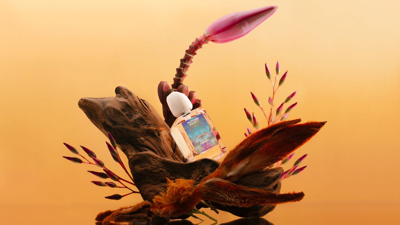 This Fragrance House Makes Perfumes Using Extinct Flowers | Who What Wear
