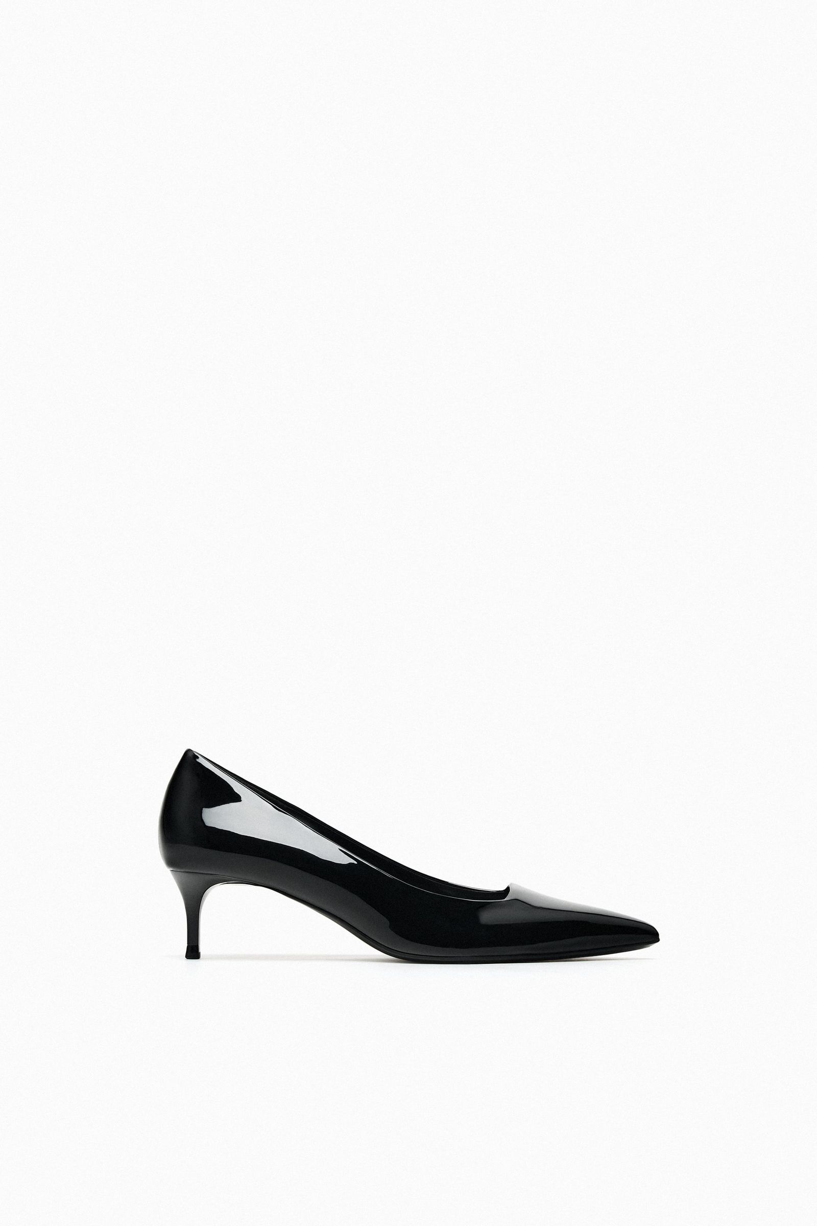 The Pretty Shoe Trend Fashion People Are Losing It Over | Who What Wear