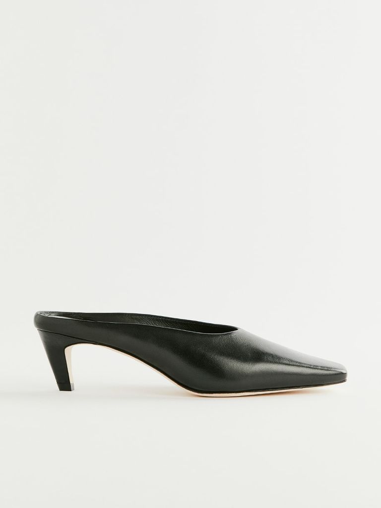 The Pretty Shoe Trend Fashion People Are Losing It Over | Who What Wear