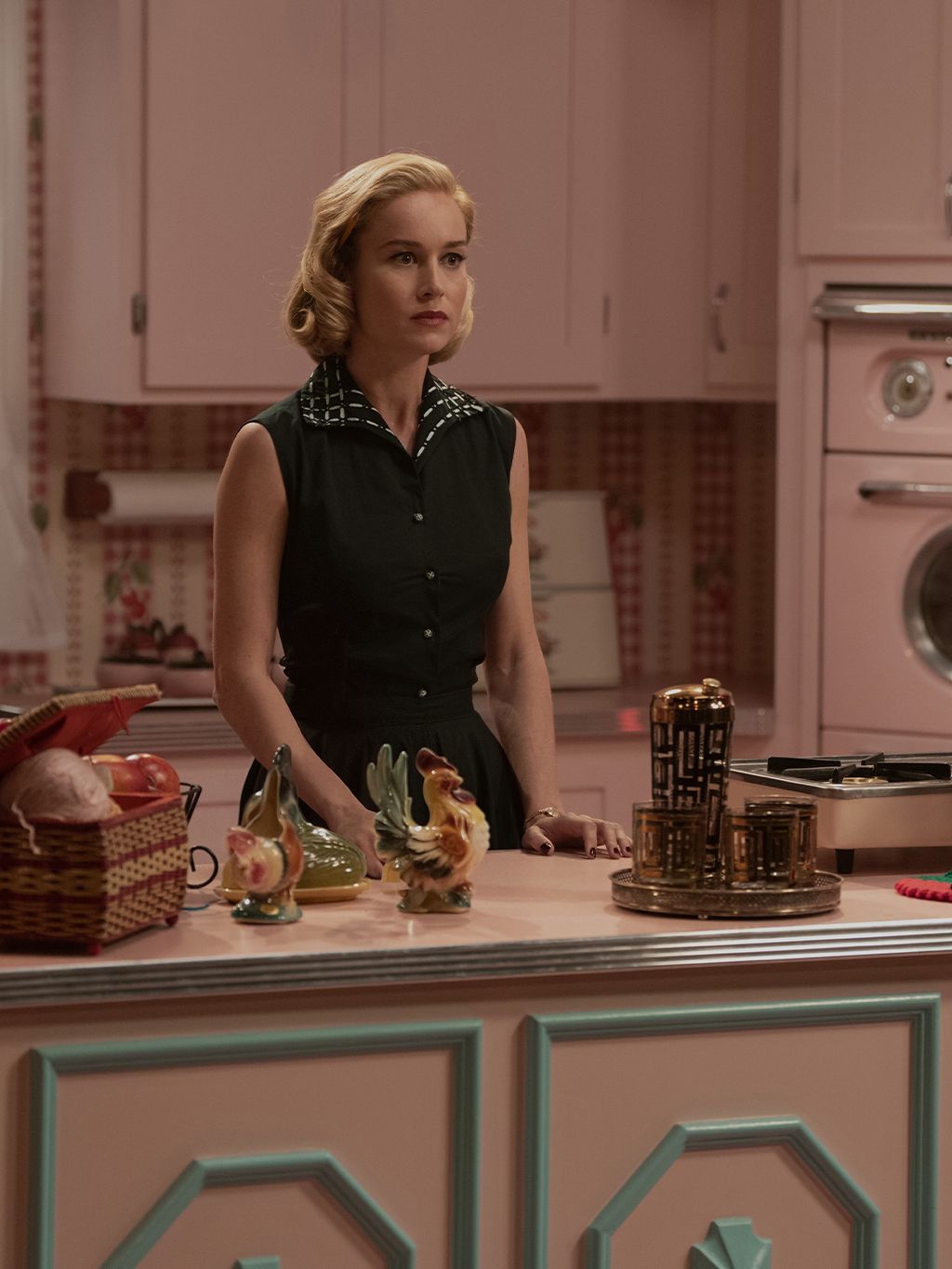 A Look Into the Makeup From Lessons in Chemistry | Who What Wear