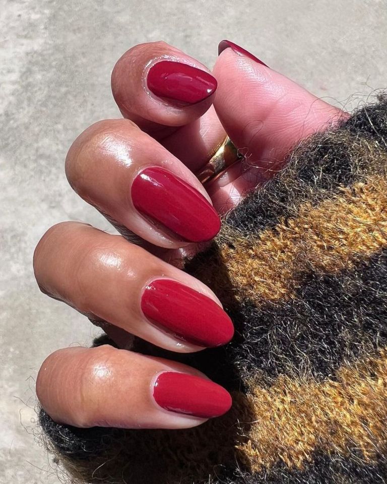 The 4 Chicest November Nail Colours, According to an Expert | Who What Wear
