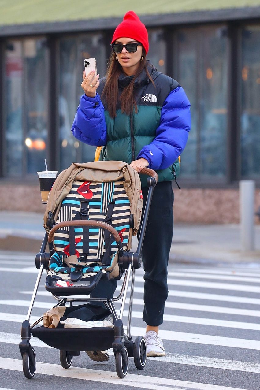 Emily Ratajkowski Loves Wearing The North Face Puffers | Who What Wear