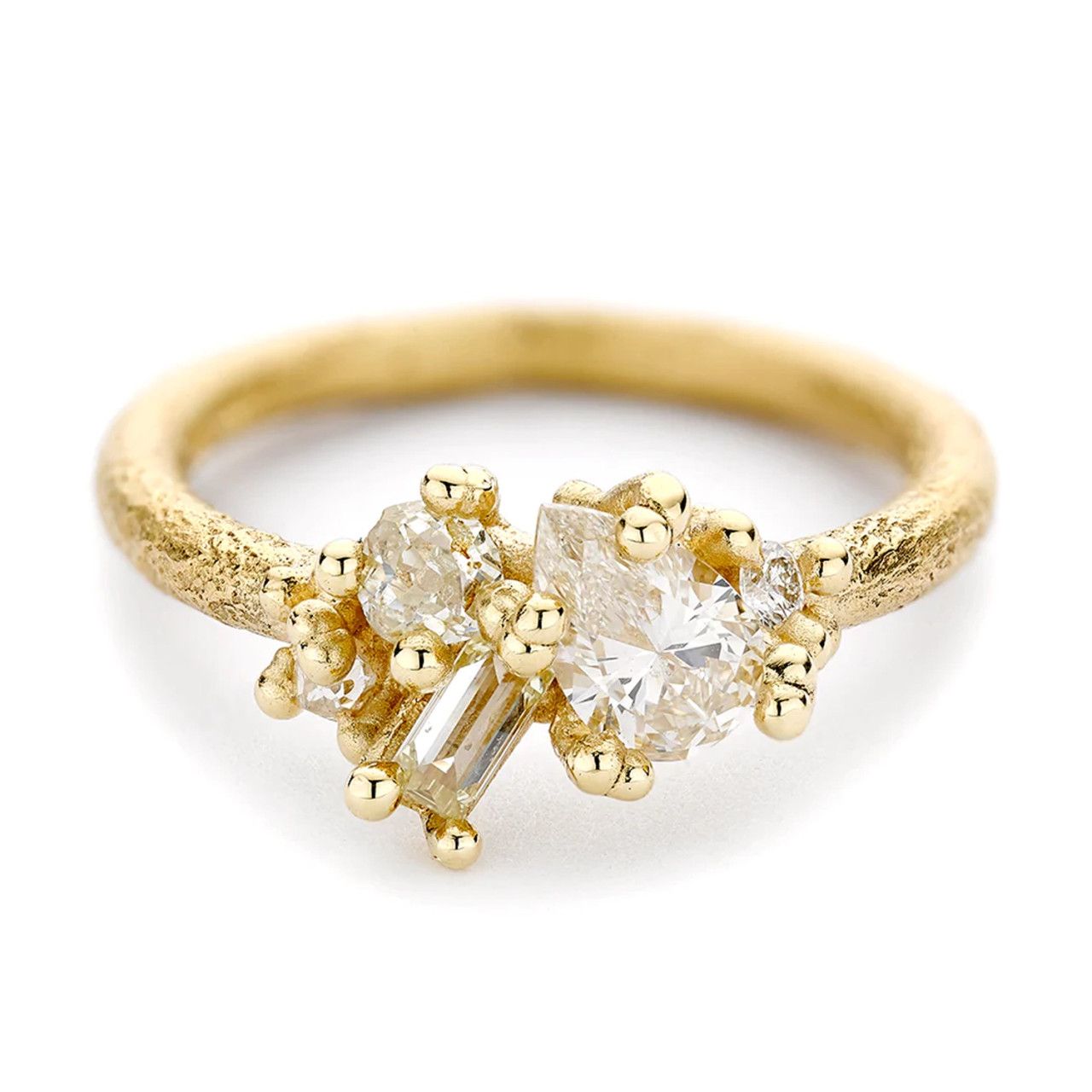 These Beautiful Engagement Ring Trends Will Dominate 2024 | Who What Wear